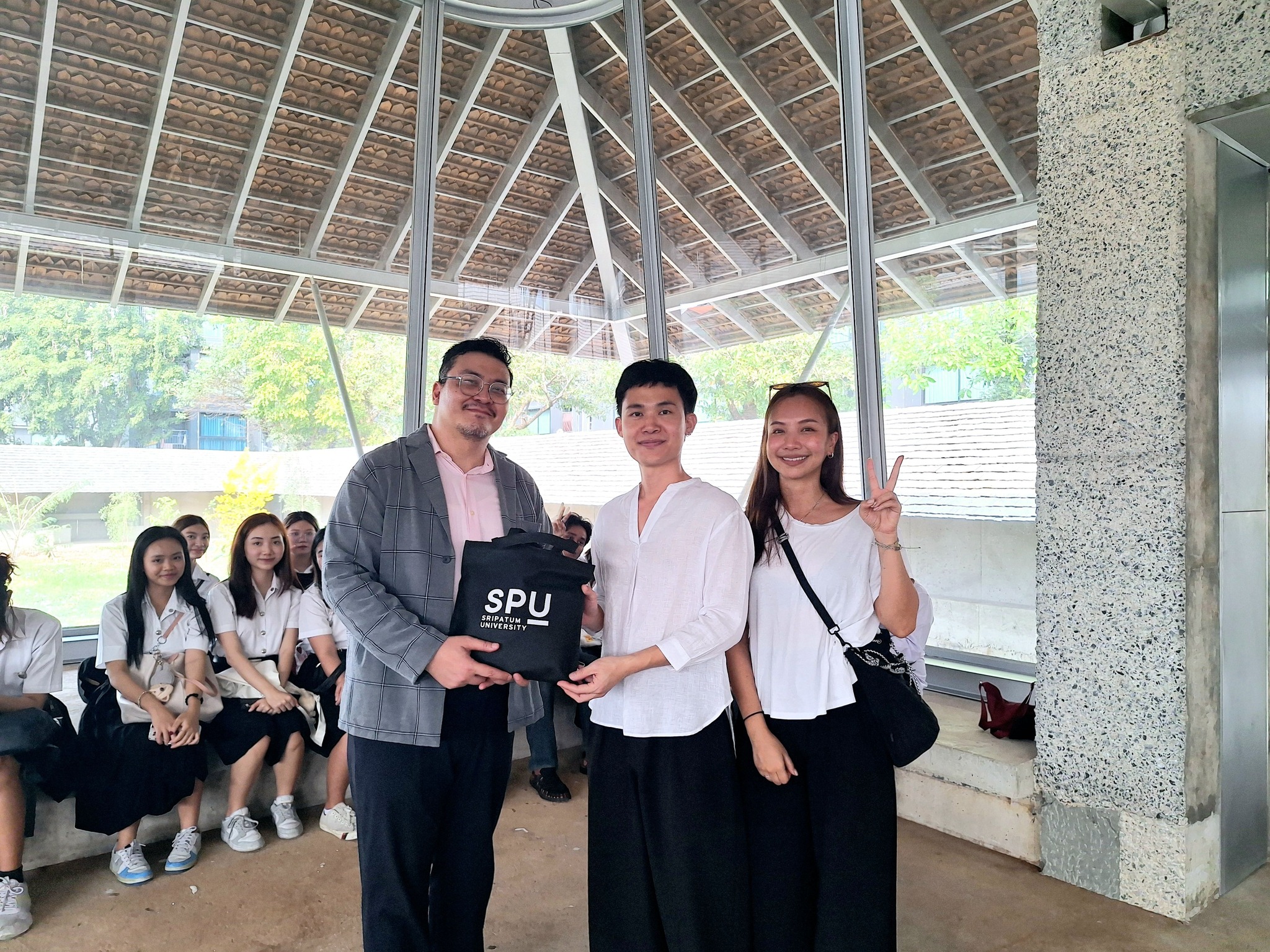 SPU~SoDA :In The Glazz Gallery Visit 2025 – คณะการออกแบบและสถาปัตยกรรมศาสตร์ มหาวิทยาลัยศรีปทุม